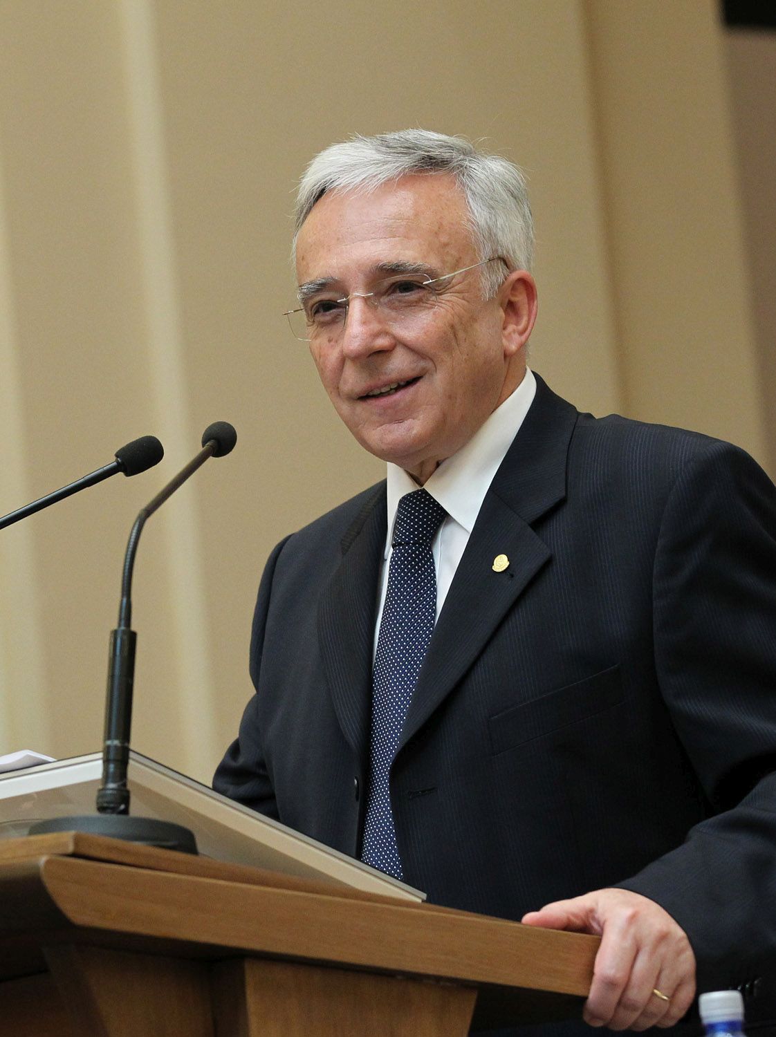 Leadership, Members & Fellows - The Trilateral Commission